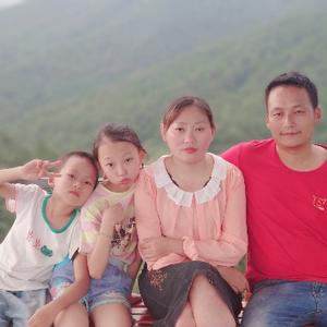 一家人在农村 