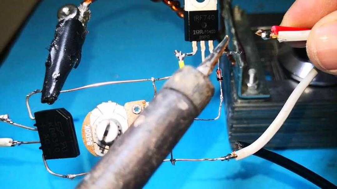 变压器0-220V电压,10安培可调电源电路,简单的0-220V稳压器