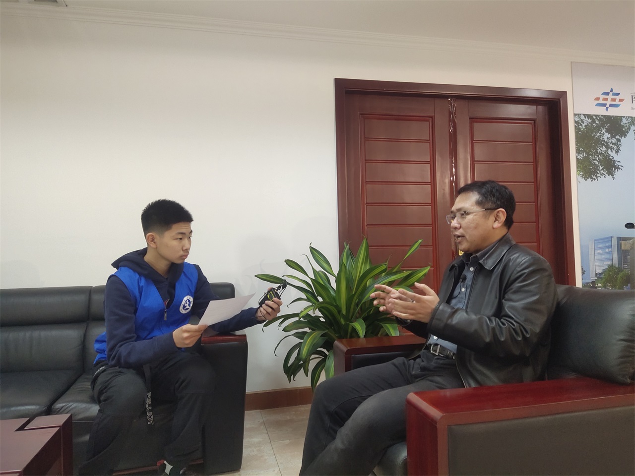 虚拟与现实的碰撞 ——新华小记者走进元宇宙大讲堂