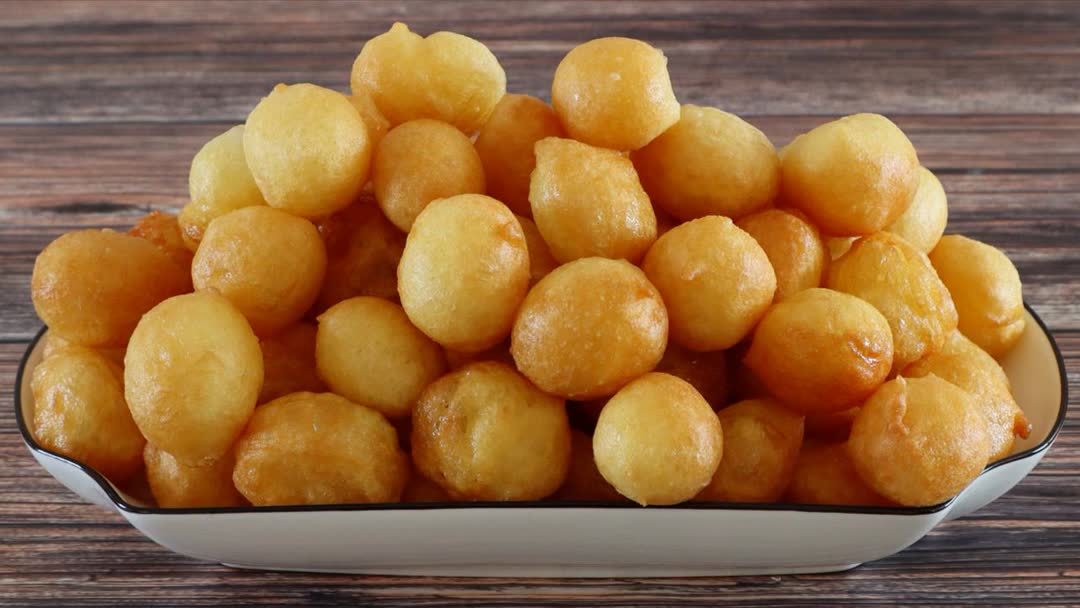 两颗鸡蛋一碗面,教你做个好吃的小零食,口感绵软香甜超好吃