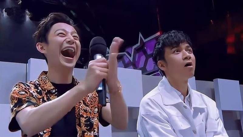 张碧晨还没生孩子之前,和谢娜穿衣表演,这段太逗了!丨快本