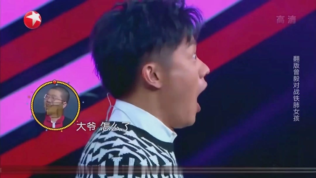 凤凰传奇唱首歌容易吗?前有热情跑调观众,后有激情热舞的大爷!