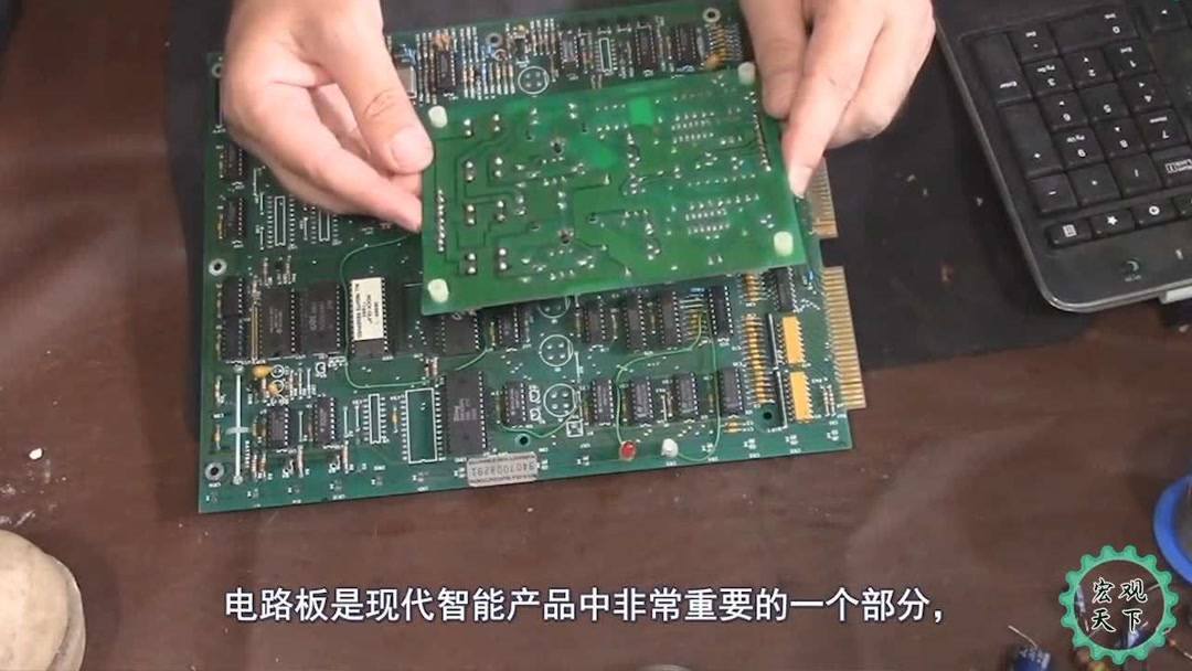 宏观天下事:在电路板上面焊接弹簧,到底有什么作用和目的呢?