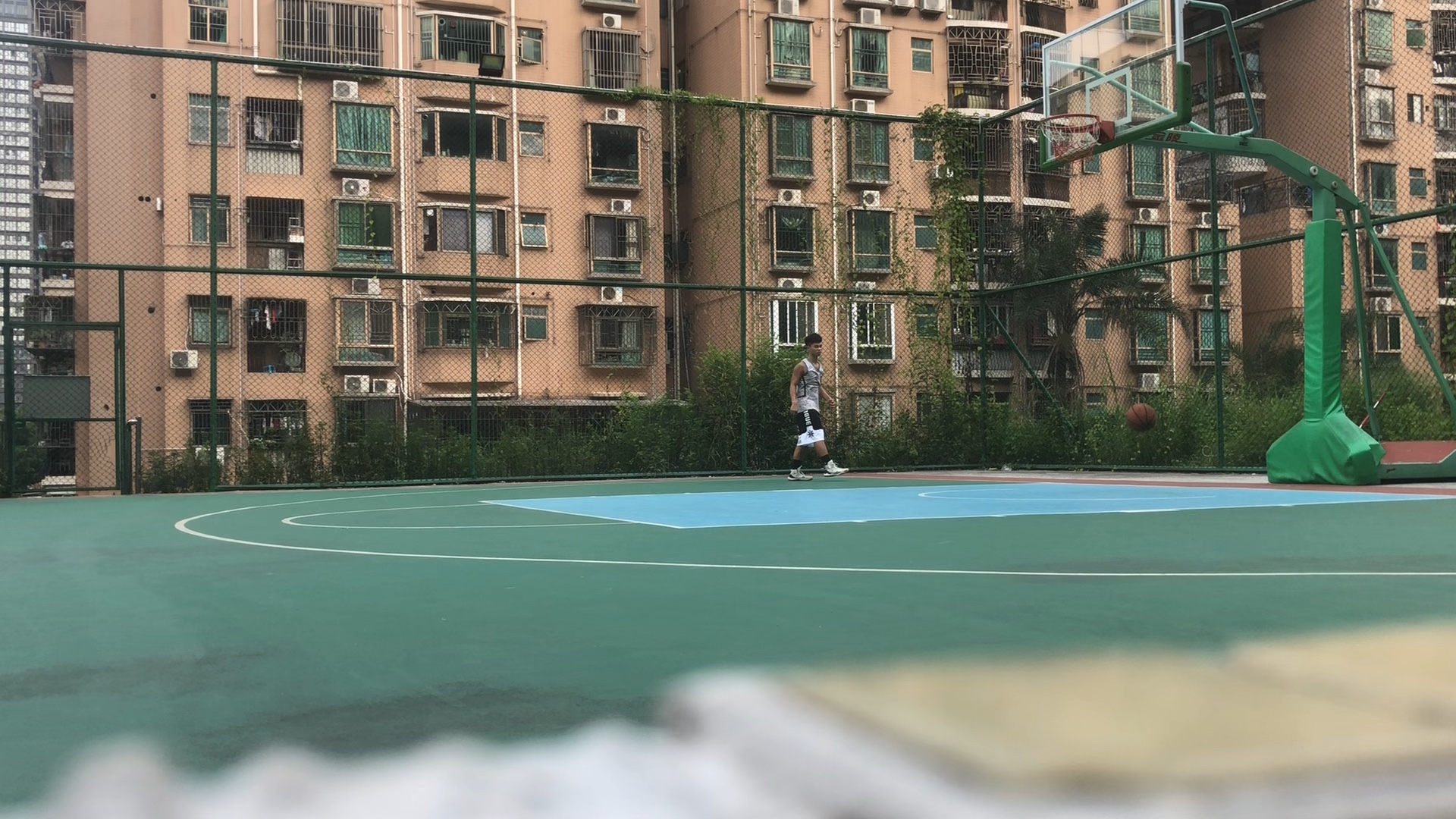 最近一直在看coach fui 的投篮教学,希望coach fui可以给出点建议,也...