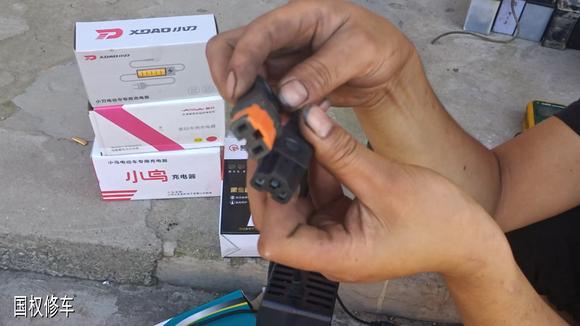 电动车充电器如何分辨质量好坏?师傅教你一招;看一眼就知道好坏