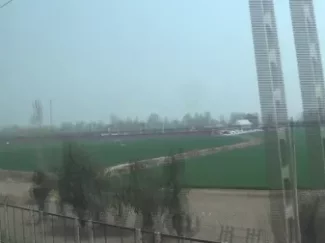 (车厢视角)乘坐T290次列车快速通过卫辉车站,会车K599次列车通过