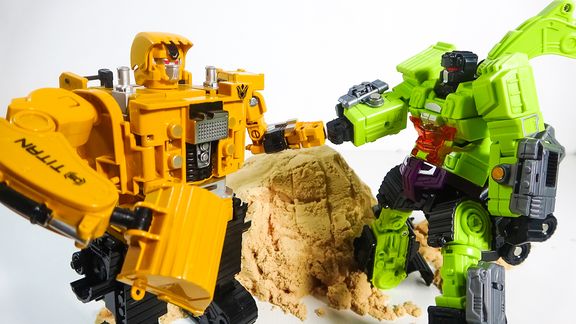挖掘机争夺太空沙!进化成变形金刚,钢铁战士们的较量!