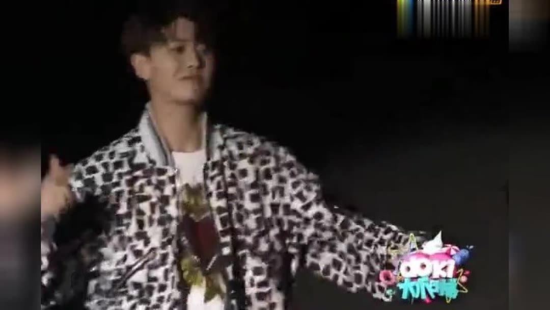 任嘉伦跳舞 任嘉伦生日会 《doki大爬梯》#任嘉伦#开场跳舞CUT:小...