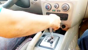 等红灯要不要挂N挡?