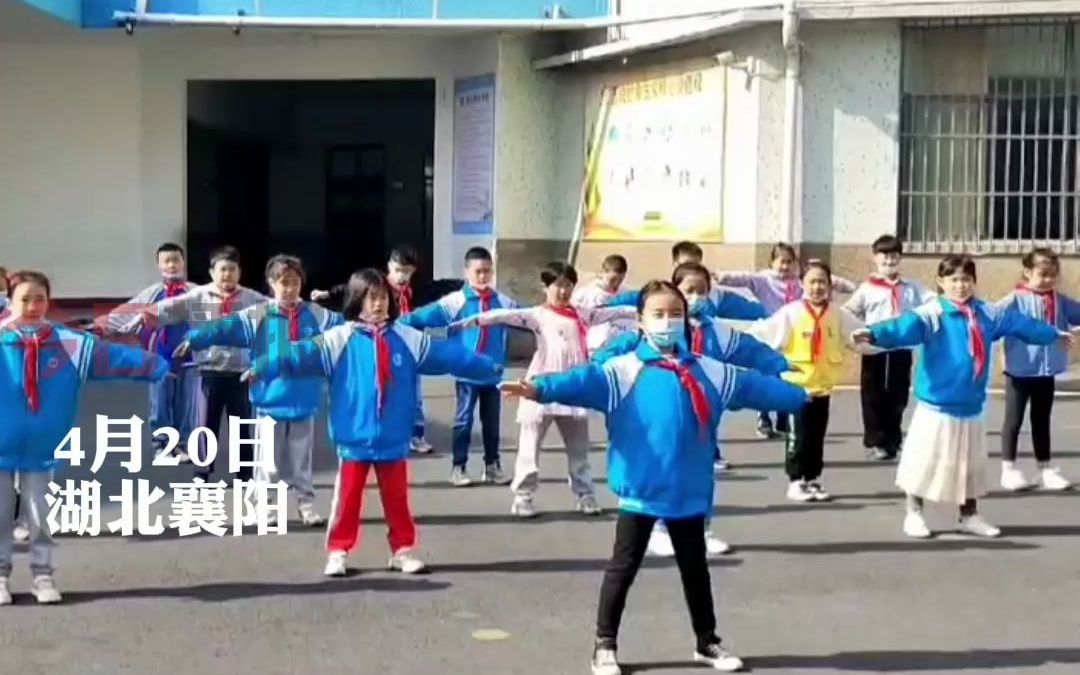 【卷起来了!小学生加入"刘畊宏女孩",踢毽子操成课间锻炼新项目。@...