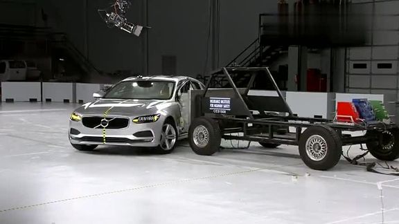 沃尔沃S90做一个碰撞测试后,看完后买不买自己拿主意!