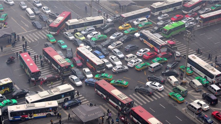 交通事故最多的红绿灯路口90%司机都不会走