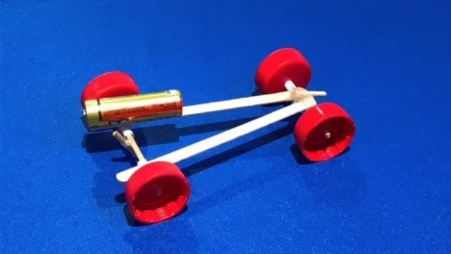 制作一辆简易玩具车,操作简单,真是太有趣了