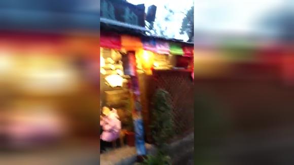 看这少数民族的乐器好不好听 有点像民谣一样了 简单却有内涵