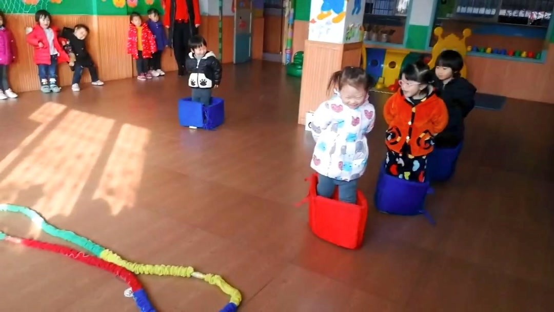 必备幼儿园体能课程互动小游戏,我们是一群快乐的“小企鹅”!