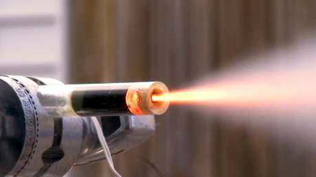 火箭是怎样发射升空的?用白糖模拟火箭燃料,点燃后太壮观了