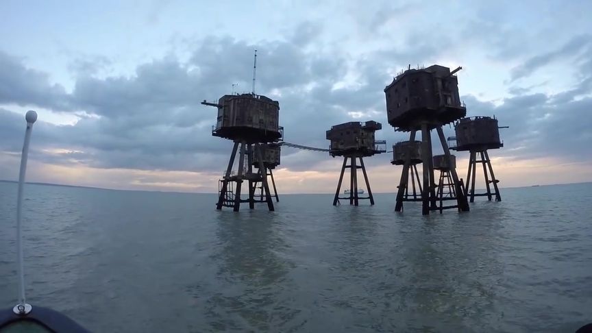 二战时在海上建的钢铁碉堡,爬上去看看内部结构