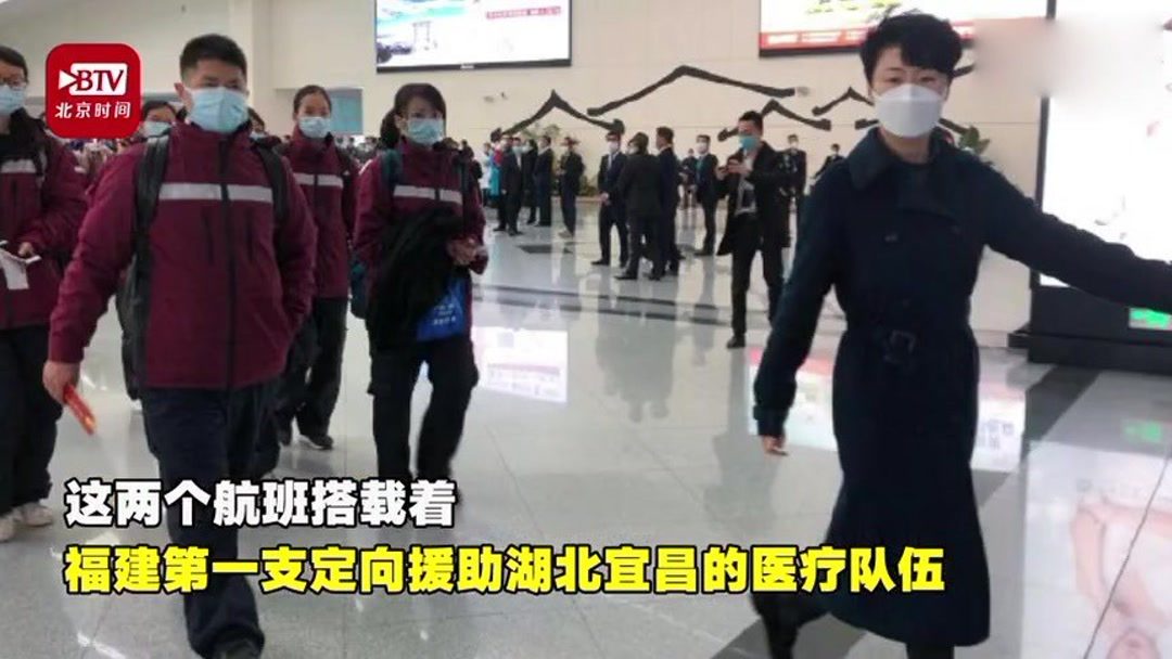飞往宜昌的医疗包机上空姐流泪播报MF8775航班搭载着福建第一支定