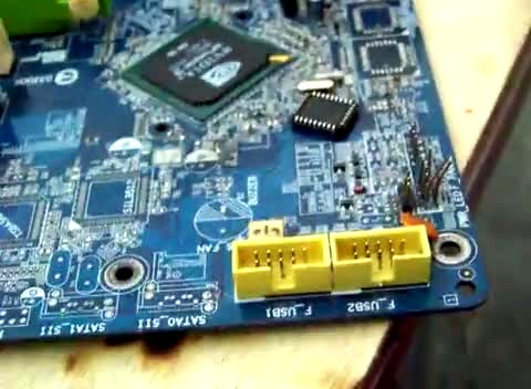 主板维修焊接视频7.PLCC32封装BIOS的拆焊-风枪