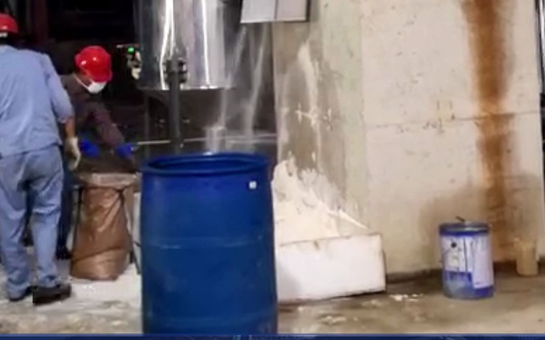 三效蒸发器出盐现场实拍——医药公司