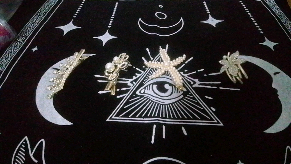 【风起塔罗】你心里想的那个人对你是什么样的想法和看法?