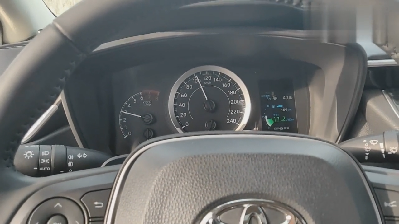 全新1.2T丰田卡罗拉100时速,看看紧急制动需要几秒!