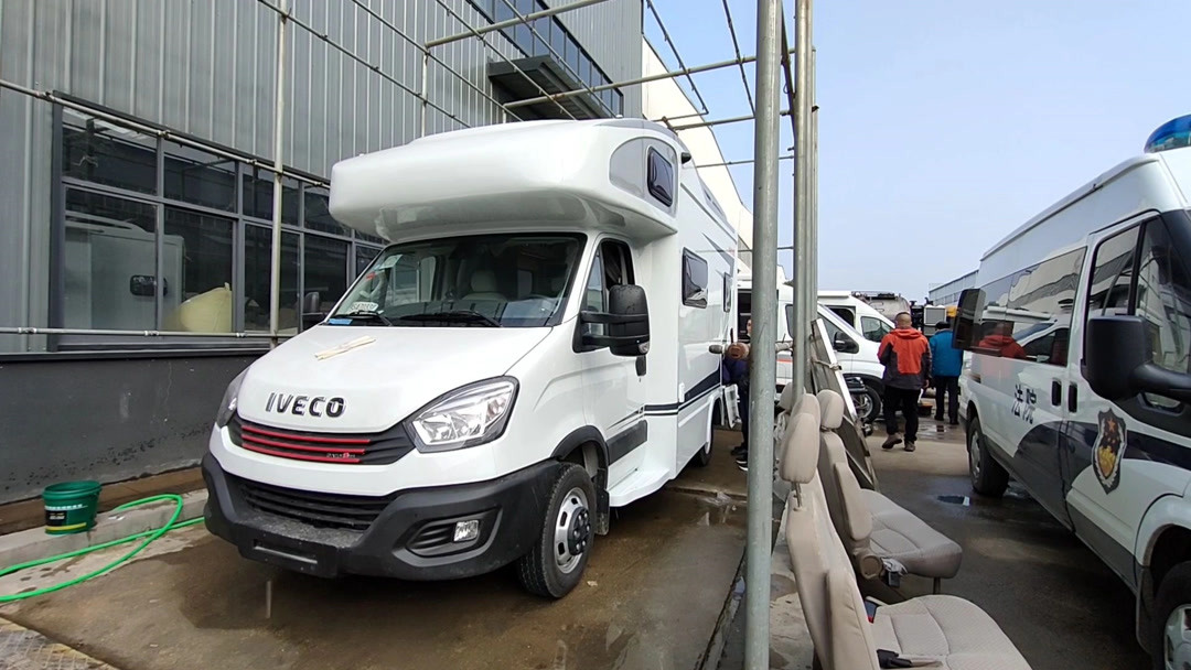 售价29.98万起的依维柯C型房车,性价比真高,可惜即将停产!