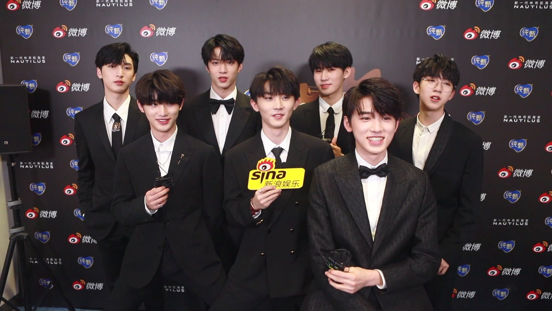 时代少年团2020微博之夜专访 想上班是因为李飞在看采访