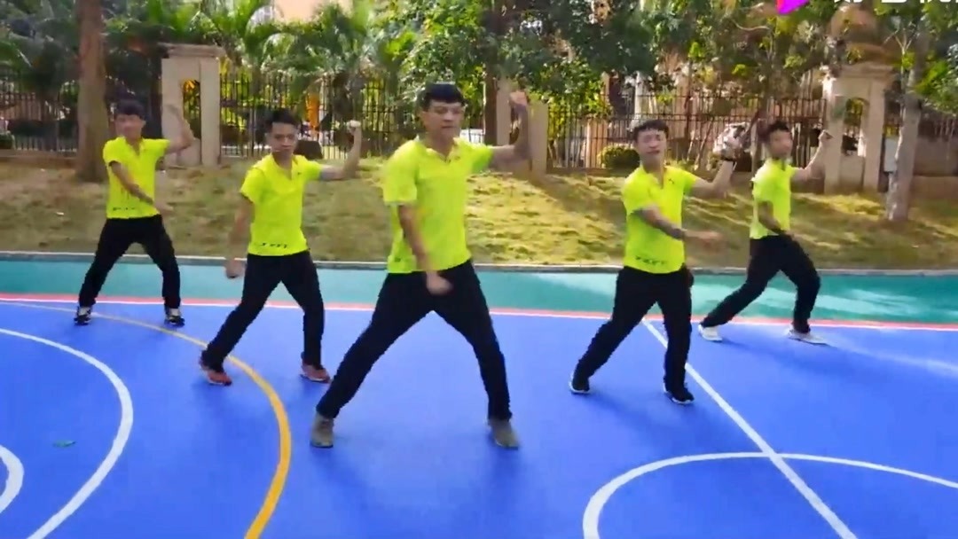 运动舞蹈教学视频欣赏,跳得非常棒