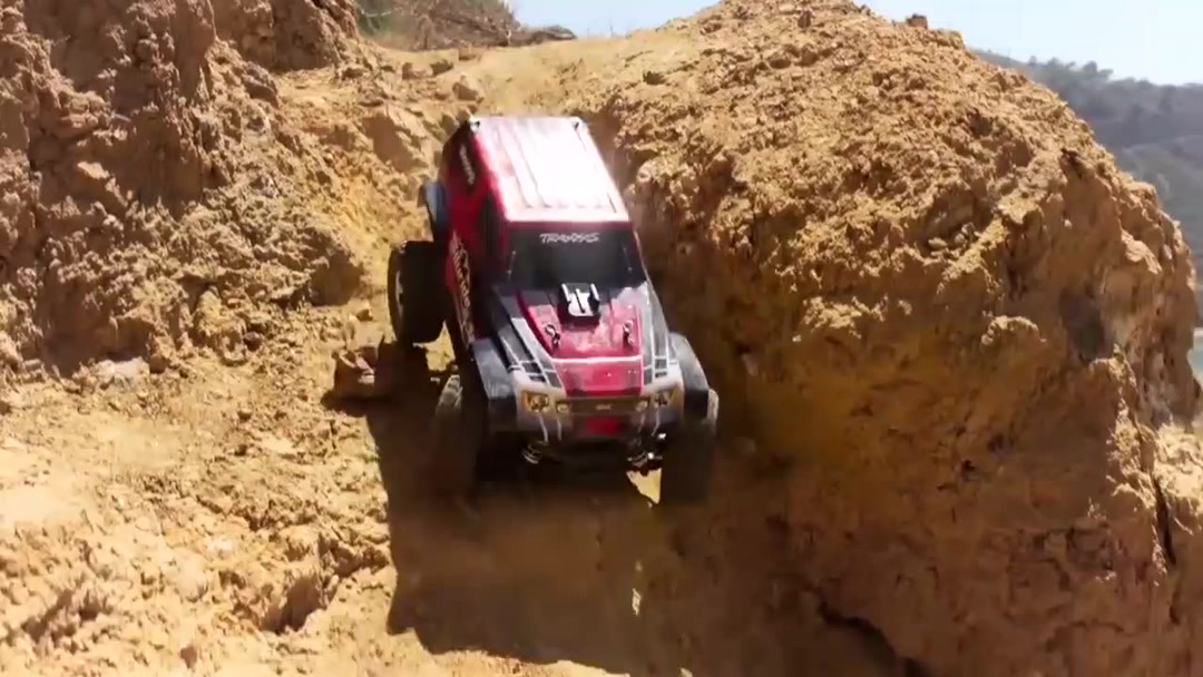 性能太强悍 模型遥控车暴强越野下山路