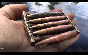 【尤里·加加林】用金属探测器搜索河里的二战文物