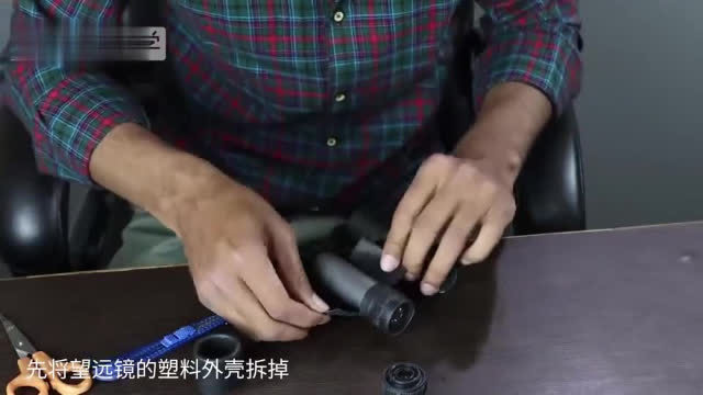 老外暴力拆开双筒望远镜,观察其内部结构竟发现一颗钻石?