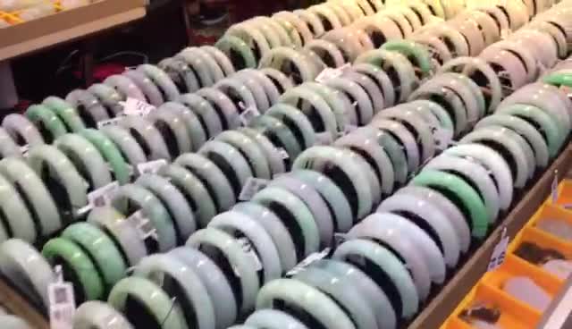 缅甸翡翠手镯为何越来越受国人追捧?