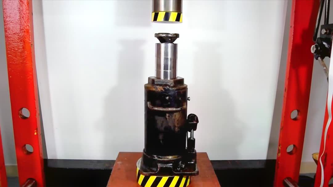 液压机vs千斤顶!结果会如何?这波操作亮了