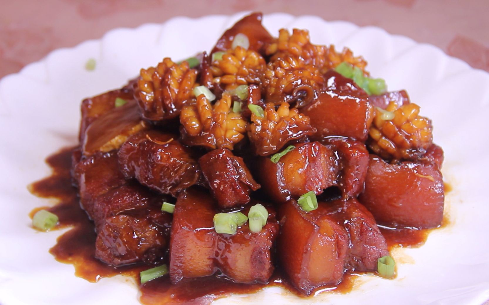 年夜饭之鲍鱼红烧肉,软糯醇香,红亮浓郁,来给春节打个样