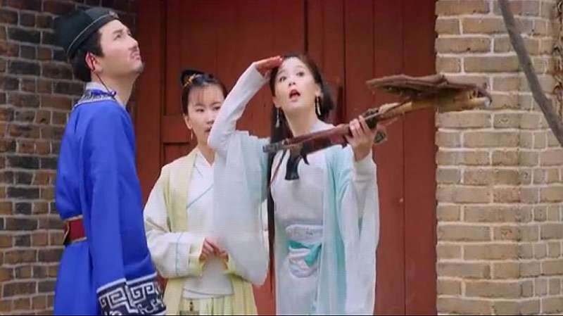 美女从古代制作了一个“巴拉巴拉”隔空传信,丫鬟真的看傻了!