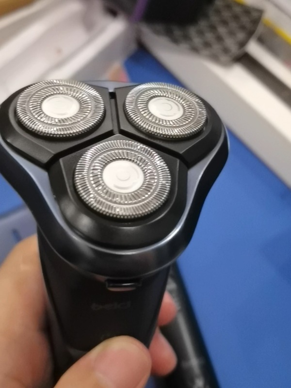 性价比超高的电动剃须刀