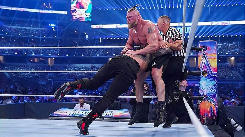 双腰带开战!布洛克被分散注意力,罗门伦斯比赛放大话