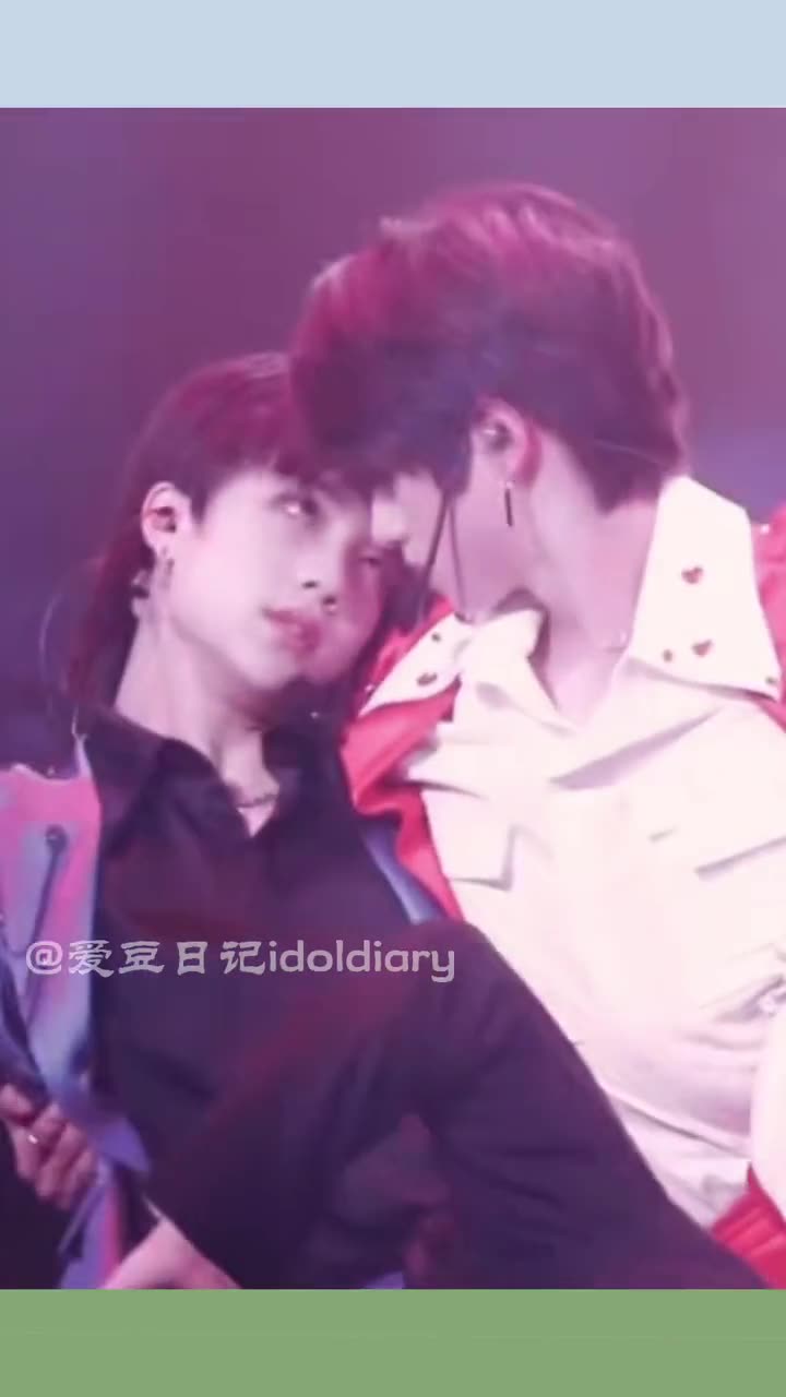 【TF三代】朱志鑫苏新皓时代少年团刘耀文朱志鑫:文哥你看我俩这样...