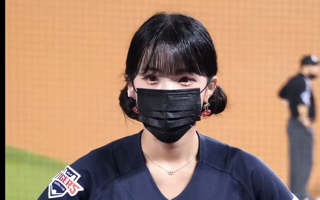 卡塔尔世界杯4K画质 韩国队拉拉队,李多惠的经典丸子头造型