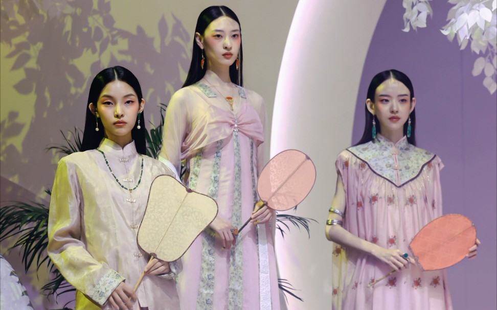牡丹亭 2023春夏|传统面料织出传奇爱情