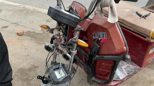 这才是造成电动三轮车全车电压偏低的真相?接上一根线头就能修好
