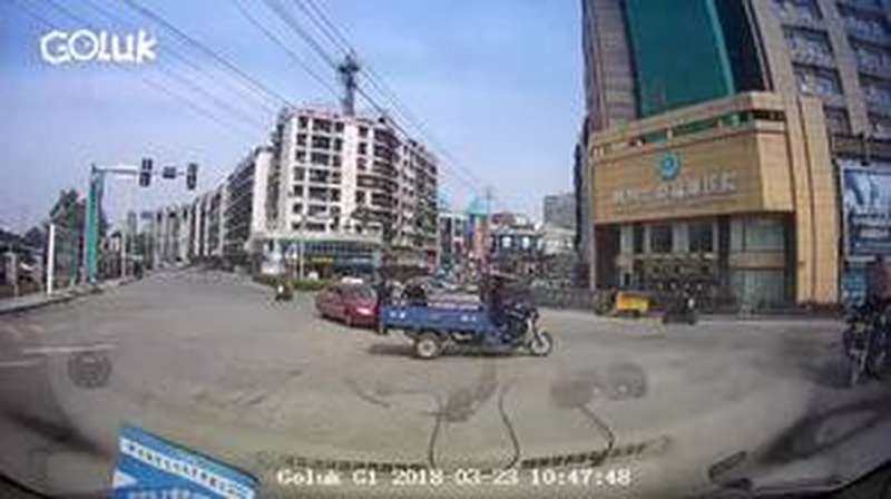 电动车被撞太惨了