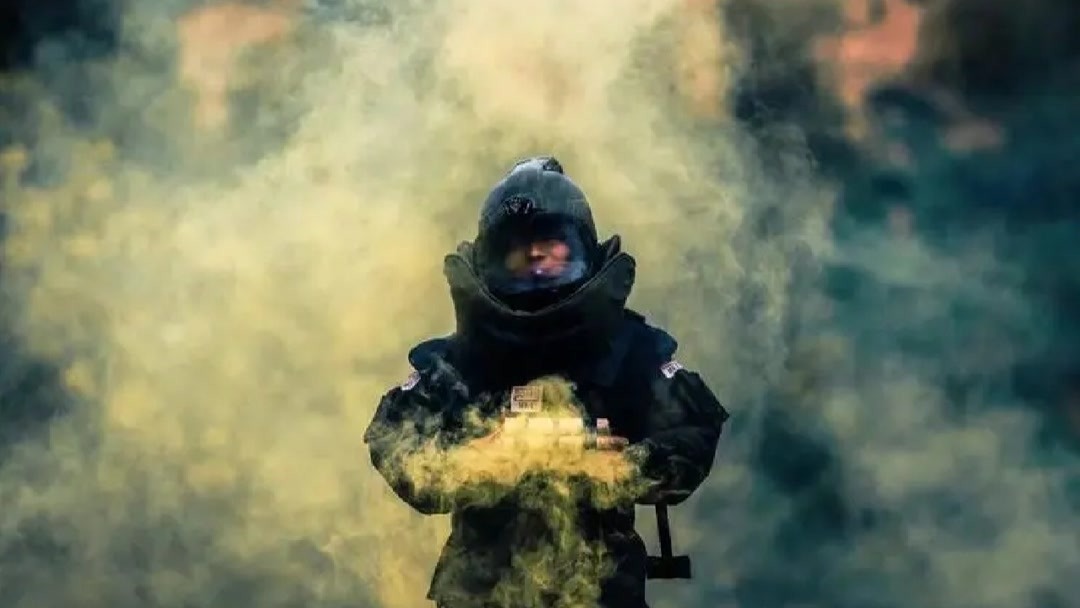 生死排爆:排爆手为解救人质壮烈牺牲这幕,虐哭无数观众,太虐心