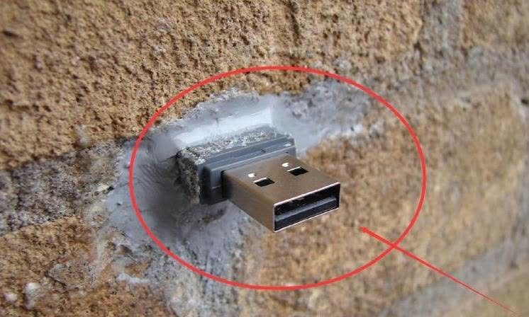 国外大街上出现USB接口,刚开始都不敢用,用过却意外了