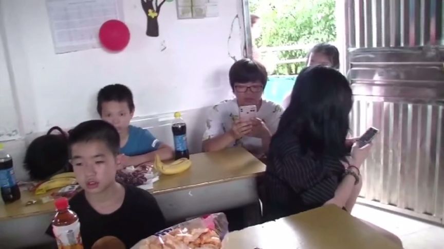 恰同学少年毕业了,快乐童年结束了,看看农村小学的毕业汇演