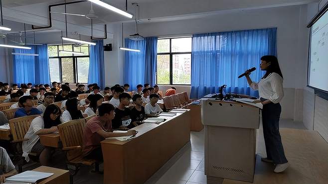 为一堂公开课,辛苦准备2周,却被教研员批得百无一是,怎么办?
