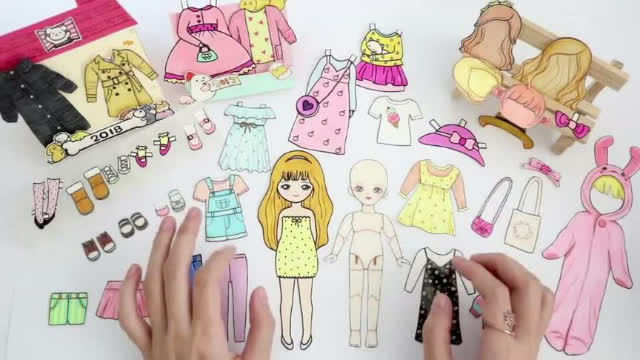手绘换装娃娃来了,这么多衣服和配饰,可以玩一天了吧