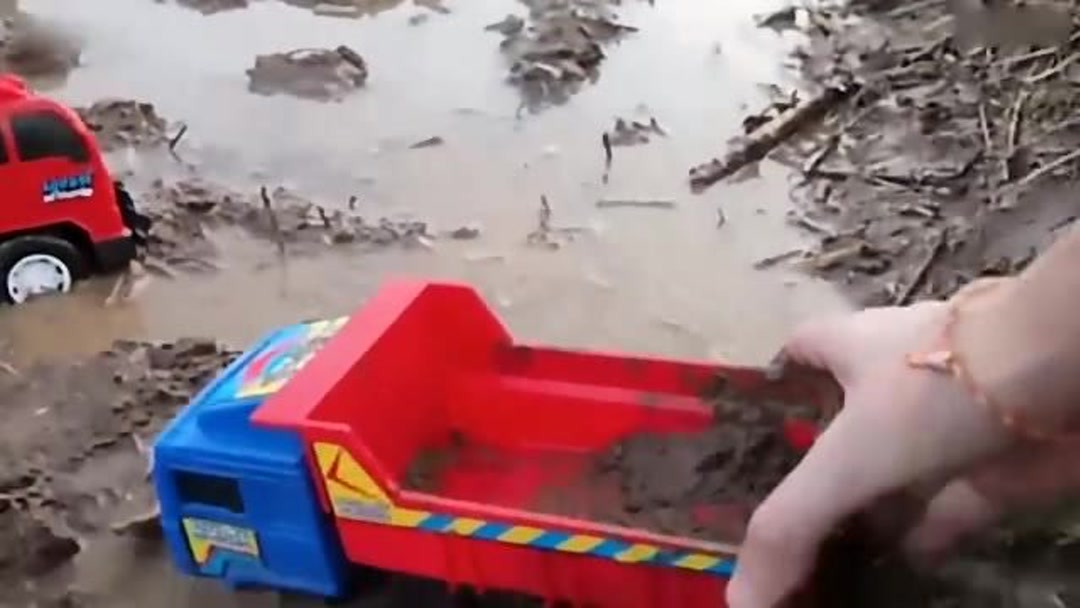 变形警车珀利 赛车总动员2 挖掘机 挖土机 汽车总动员玩具动画视