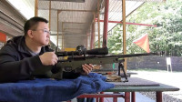 实弹射击:外国小哥上手AWM狙击步枪射击,帅气十足